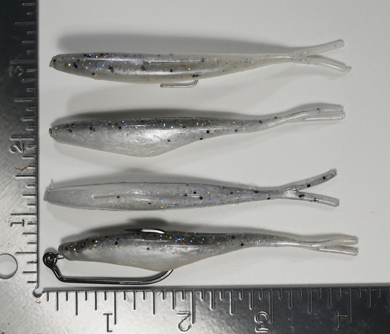 (RIGGING KIT) 4" Fluke Soft Plastic - GLITTER BACK SHAD - 4 Rigs+20 pa ...